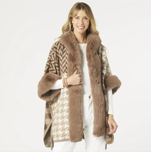 Coco + Carmen | Sweaters | Coco Carmengeorgiana Ruana With Faux Fur ...